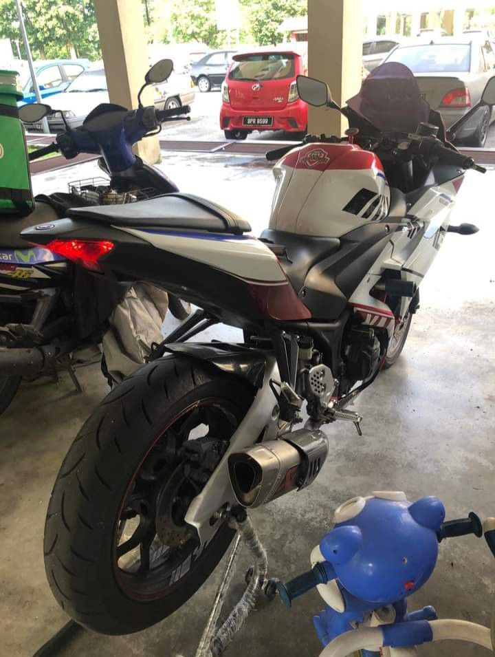 YAMAHA R25 V1 (2018), Motorbikes on Carousell