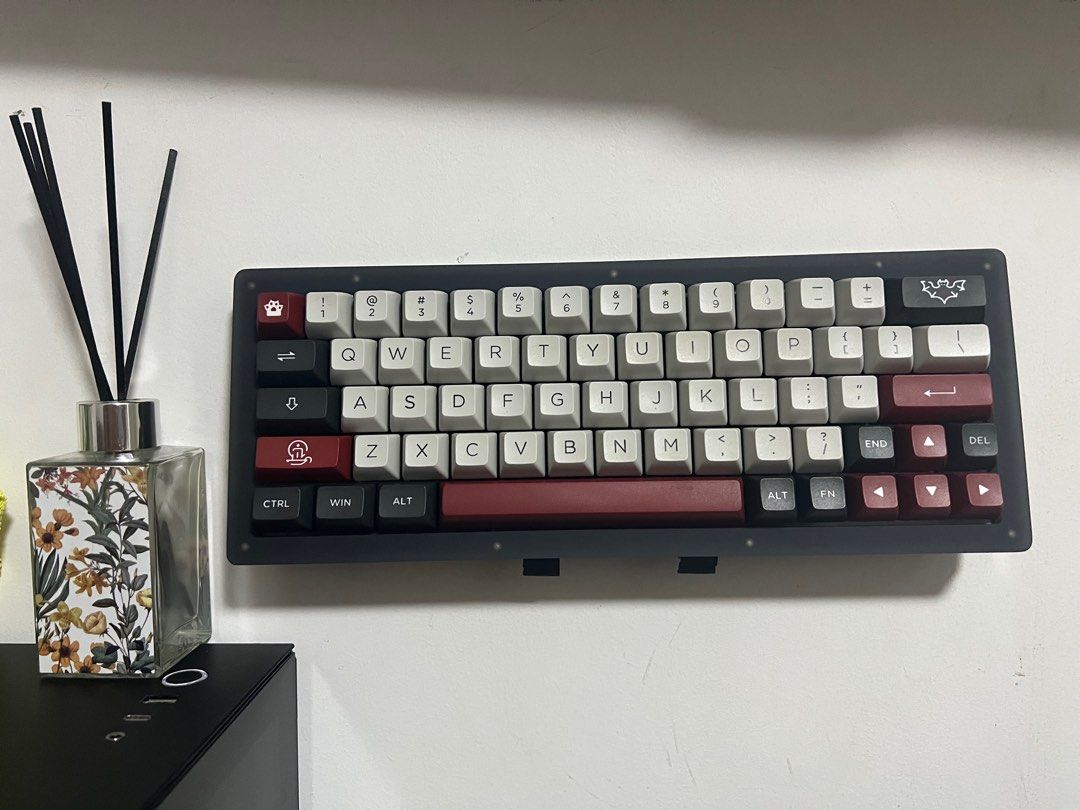 Akko ACR 64 Custom Keyboard Black Switches Dracula castle, Computers ...