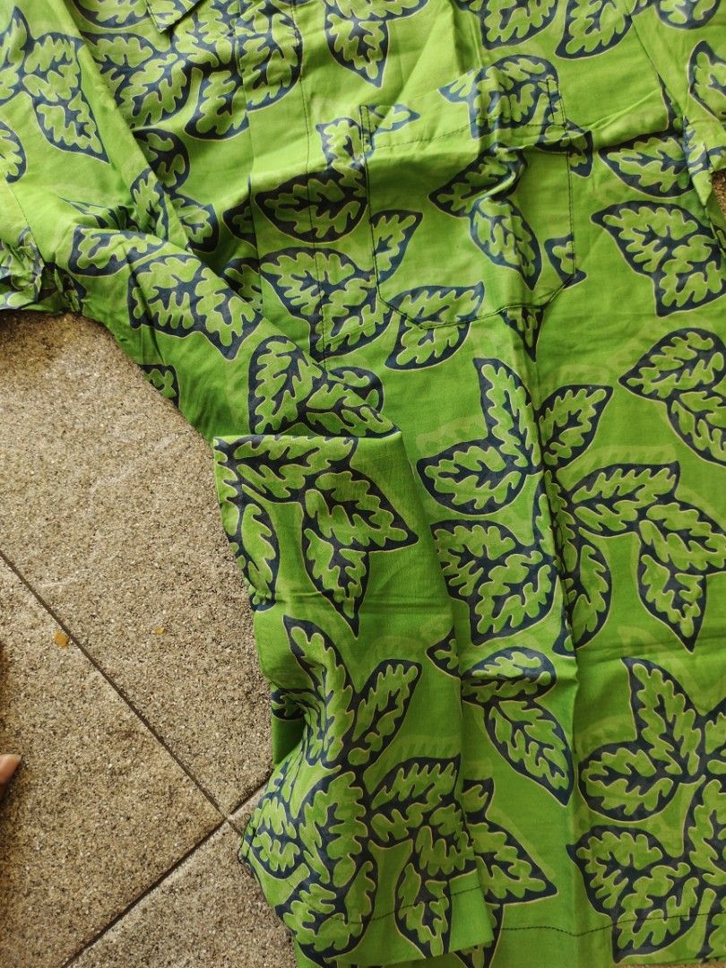 Batik Hijau, Fesyen Pria, Pakaian , Atasan di Carousell