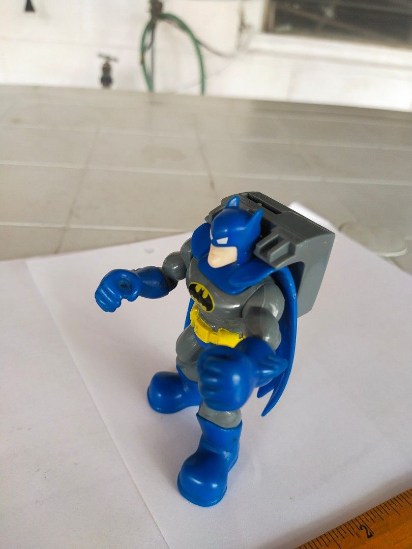 BATMAN small toy figure/3 inches high/with Backpack/DC/Jollibee/yr.2014 ...