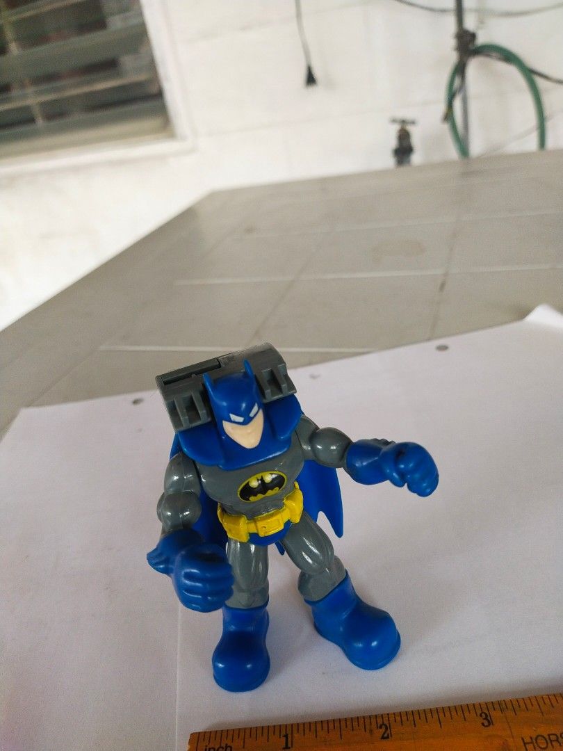 BATMAN small toy figure/3 inches high/with Backpack/DC/Jollibee/yr.2014 ...