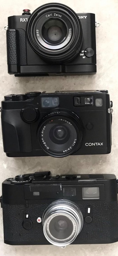 Black Contax G2 with 28mm Zeiss Rare film RF Box, Photography, Cameras ...