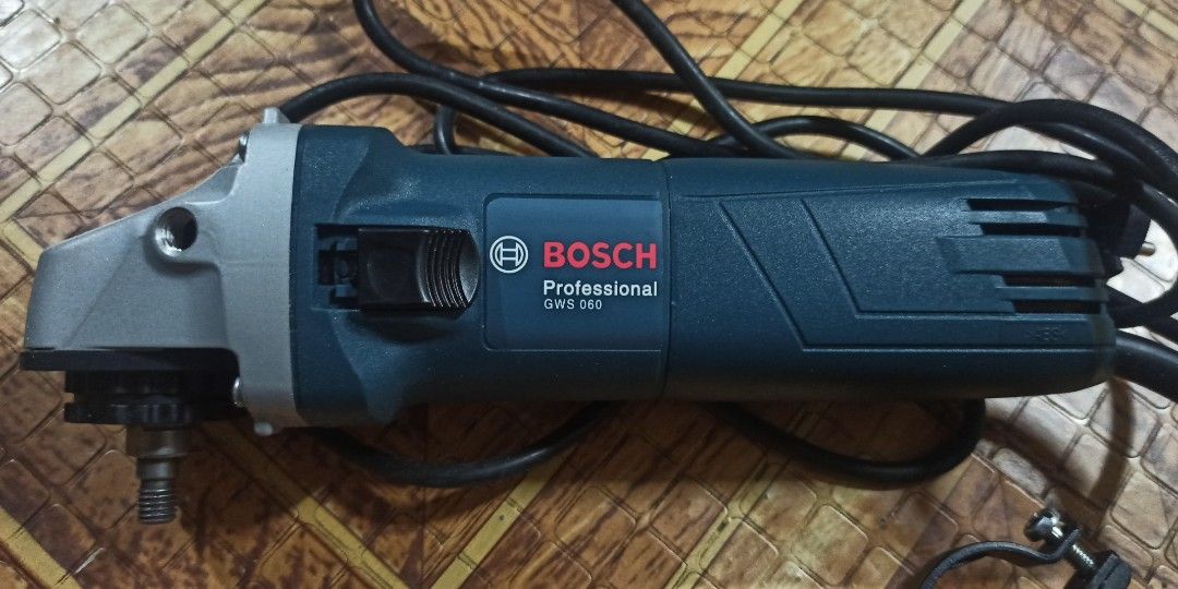 Bosch angle grinder GWS 060, Commercial & Industrial, Construction ...