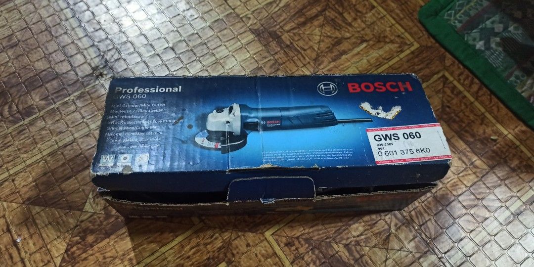 Bosch angle grinder GWS 060, Commercial & Industrial, Construction ...