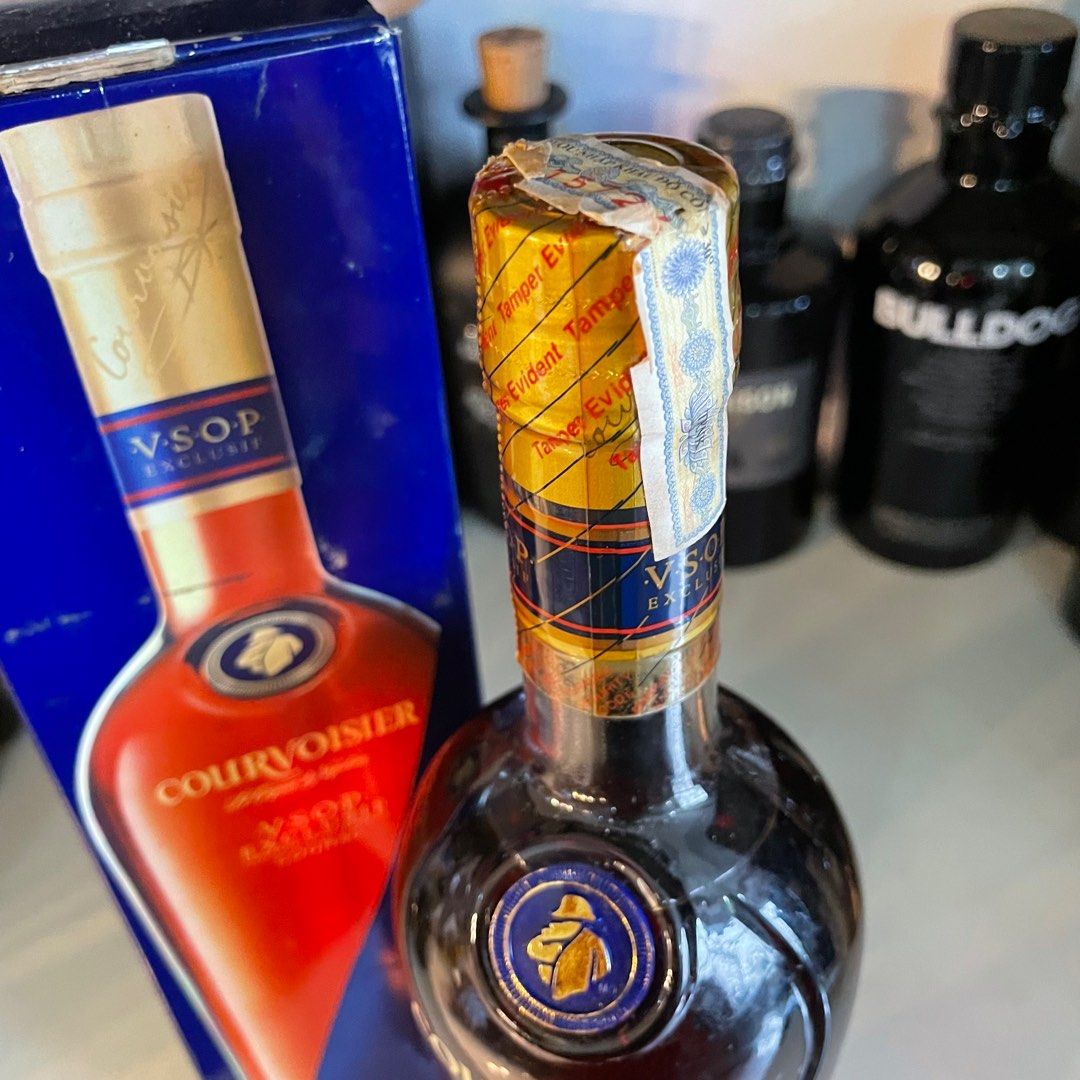 Courvoisier VSOP EXCLUSIF Cognac w box 700ml, Food & Drinks, Beverages on Carousell