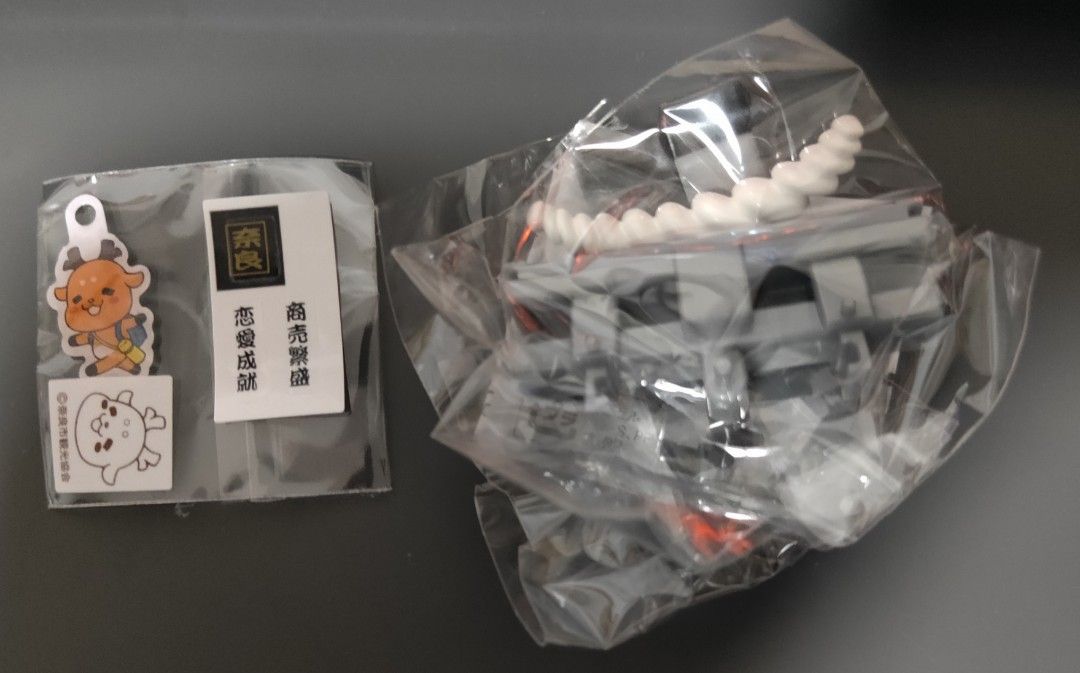 Cute Japan Nara Park Deer Souvenir Gachapon/Gashapon Tori Gate Yellow ...