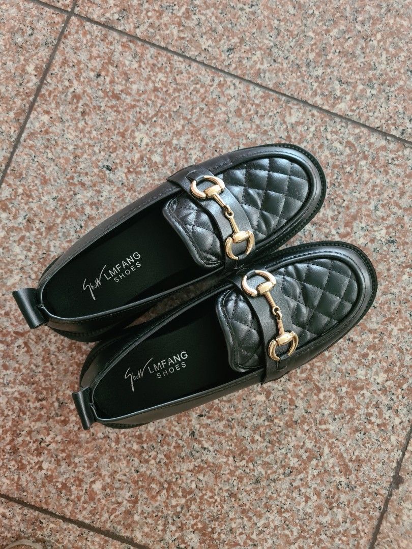 Do* M* rt Look alike, Fesyen Wanita, Sepatu di Carousell