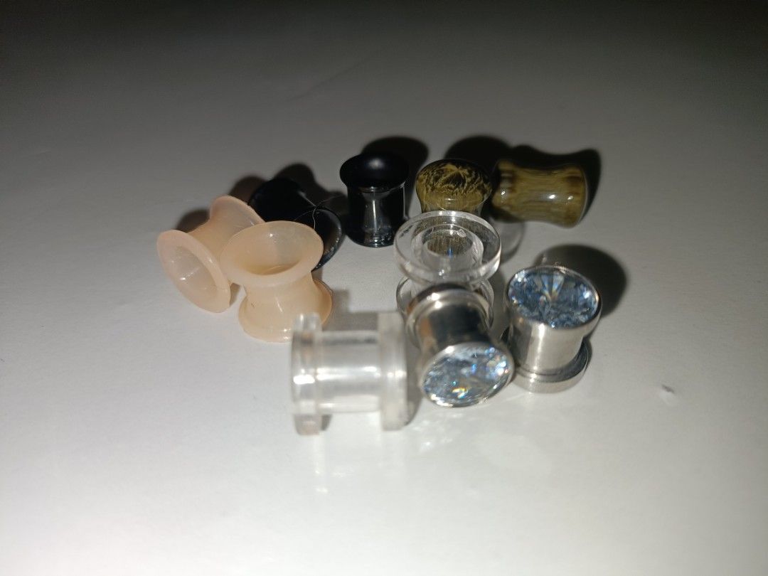 8mm Gauge Ear Plug Tunnel Stretch Earrings, Women's Fashion, Jewelry ...