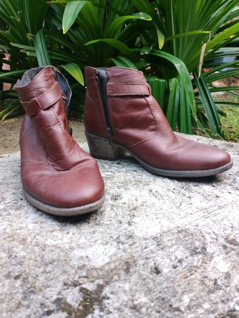 Everbest woman booth shoes, Fesyen Wanita, Sepatu di Carousell