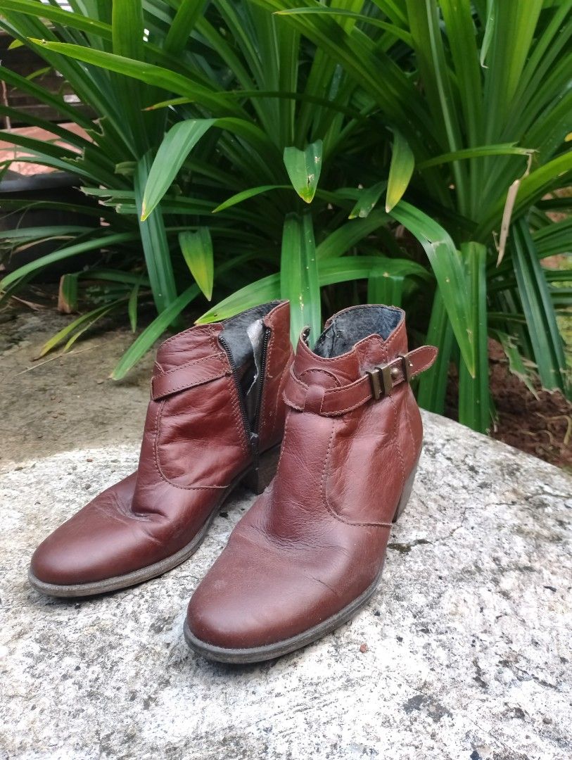 Everbest woman booth shoes, Fesyen Wanita, Sepatu di Carousell