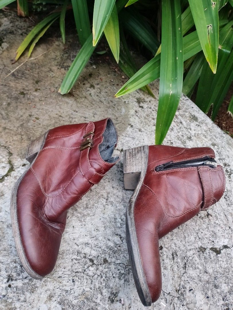 Everbest woman booth shoes, Fesyen Wanita, Sepatu di Carousell