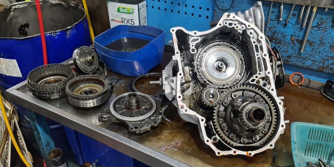 Gear box oil leaking repair, Car Accessories, Car Workshops & Services ...