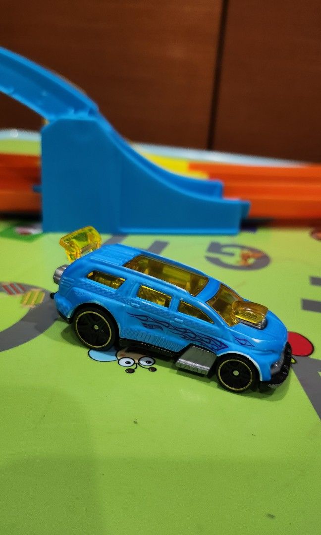 Hot Wheels High Score Jump Racing Set, Hobbies & Toys, Toys & Games on ...