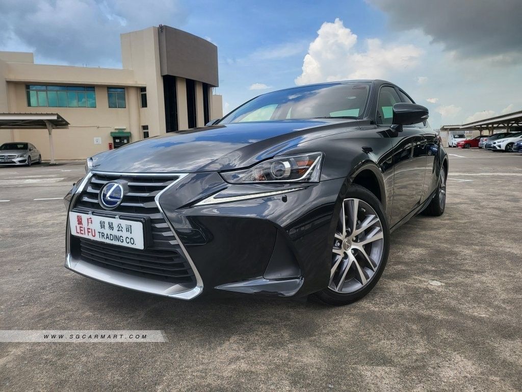Lexus IS300h Hybrid 2.5 Executive (A), Cars, Used Cars on Carousell