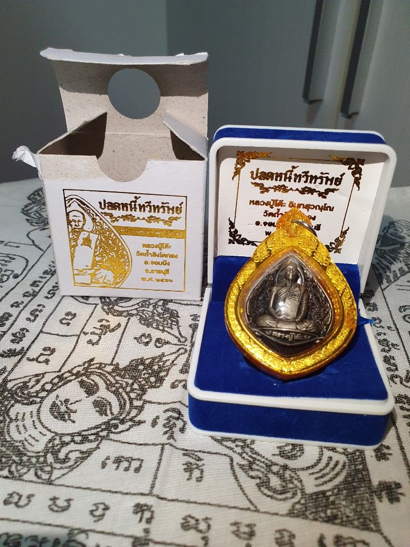 [LP Toh] 3D amulet wrapped in Premium Laser Mirror Casing, Hobbies ...