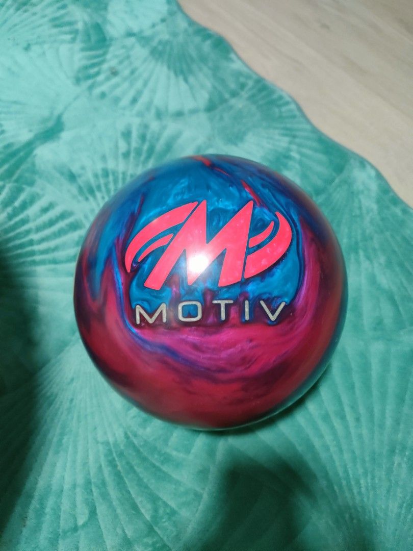 Motiv Vip ExJ 15LBS Bowling ball, Sports Equipment, Sports & Games, Billiards & Bowling on Carousell