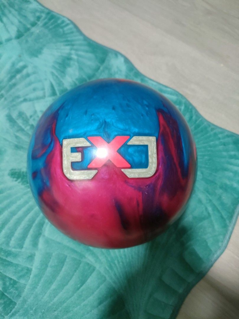 Motiv Vip ExJ 15LBS Bowling ball, Sports Equipment, Sports & Games ...