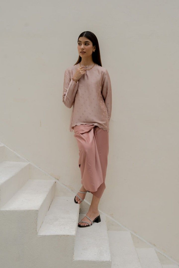 Nuria editions Nona kurung in Mud Pink, Women's Fashion, Muslimah ...