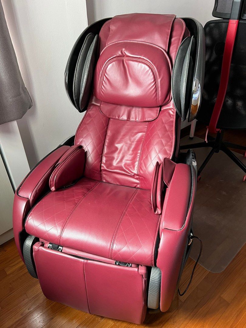 Osim Massage Chair, Furniture & Home Living, Furniture, Chairs on Carousell