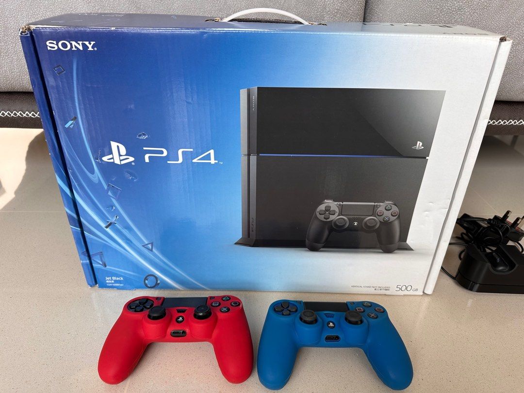 PS4 + 2 DualShock remotes + DualShock charging base, Video Gaming ...