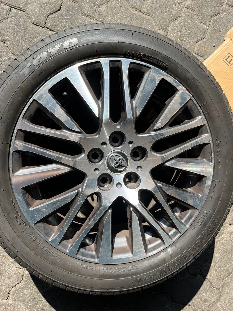 Rim with tire Original Alphard vellfire ZG 2015, Motorbikes on Carousell