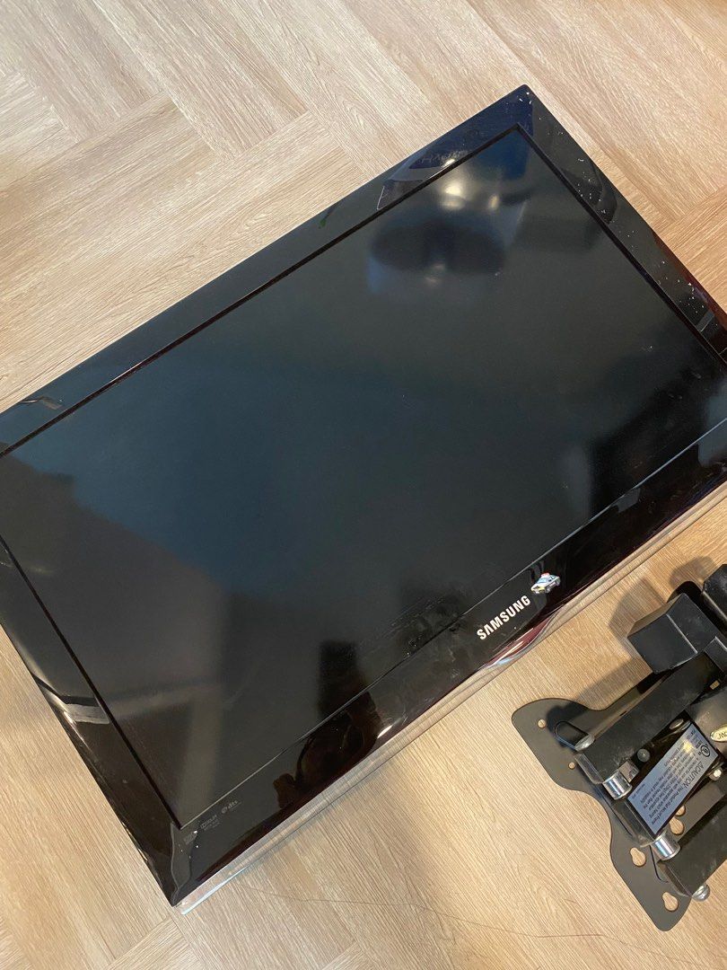 Samsung tv 32 inch with standing , Elektronik, TV & Perlengkapan ...