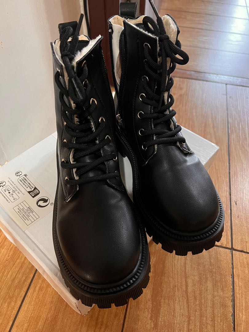 Shein boots, Women's Fashion, Footwear, Boots on Carousell