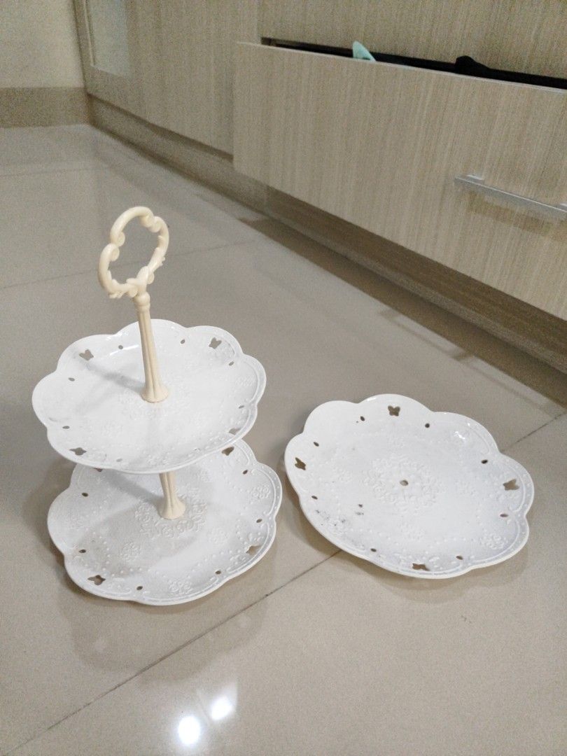 Tempat kue susun tray susun kue, Perabotan Rumah di Carousell