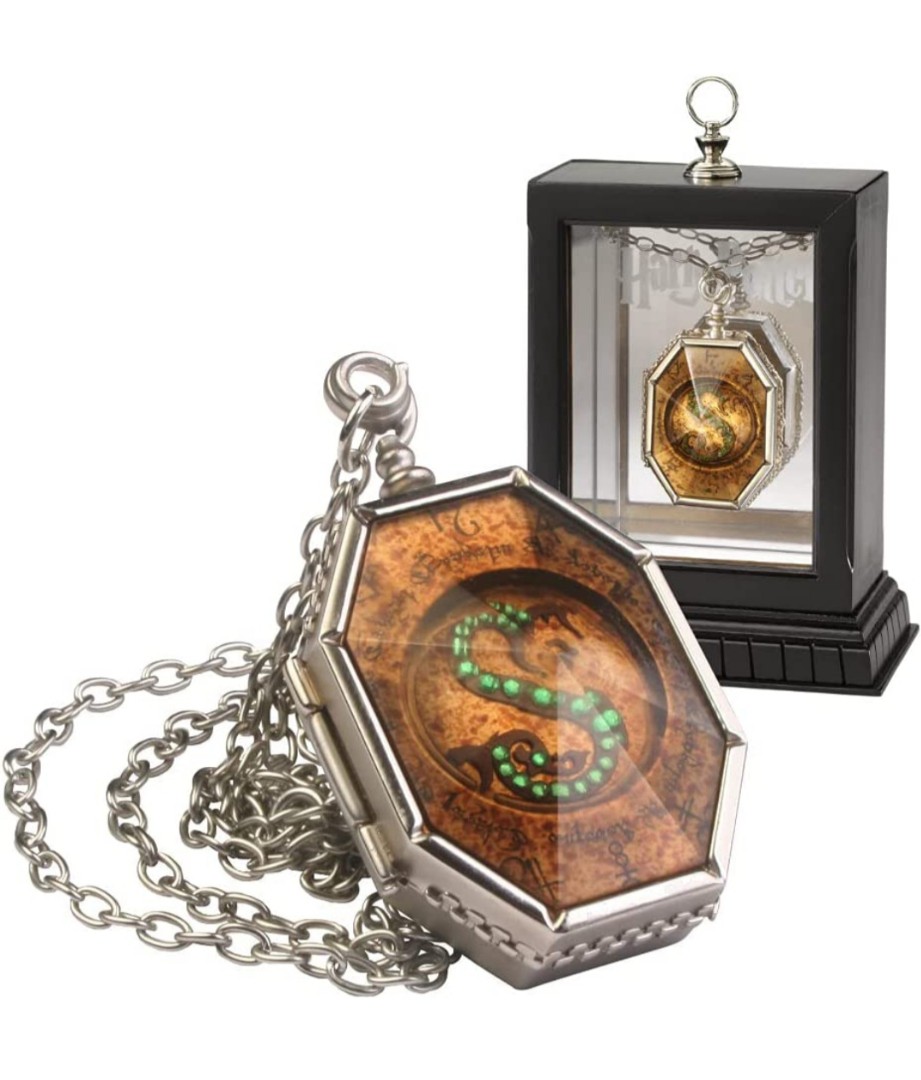 The Noble Collection- Tom Riddle's/Lord Voldemort's Horcrux/Slytherin ...
