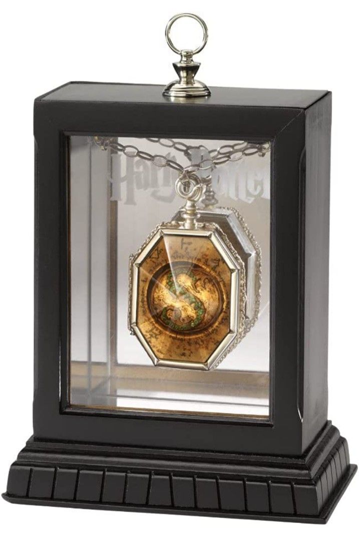 The Noble Collection- Tom Riddle's/Lord Voldemort's Horcrux/Slytherin ...