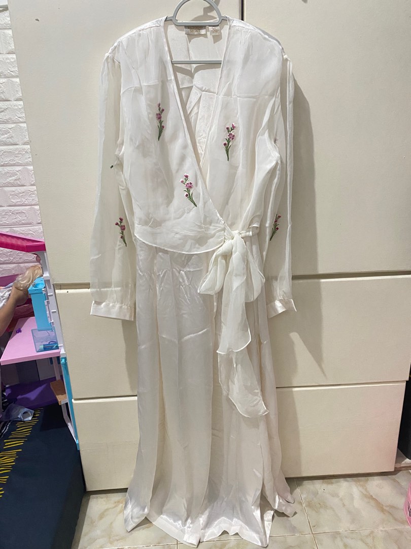 Victoria’s Secret Bridal gown/robe on Carousell