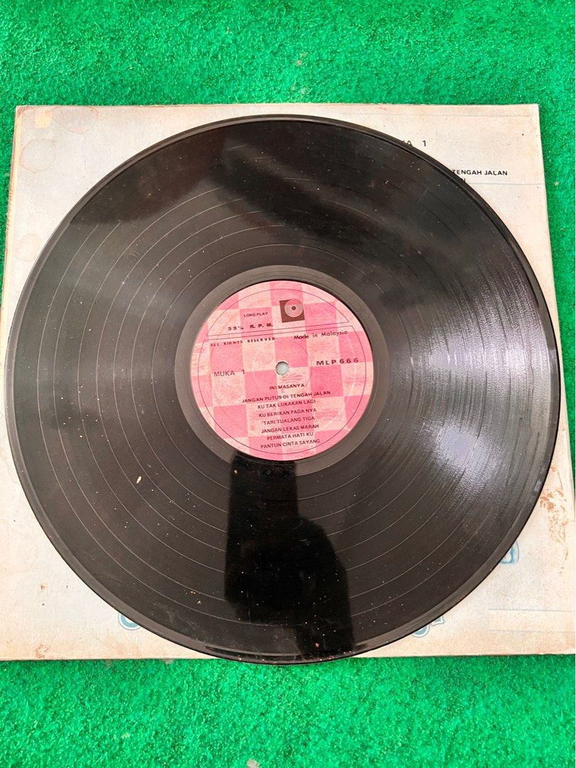 Vintage Piring Hitam, Hobbies & Toys, Music & Media, CDs & DVDs on ...