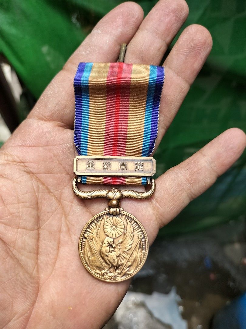 1930s-1940s ww japanese soldier medal on Carousell