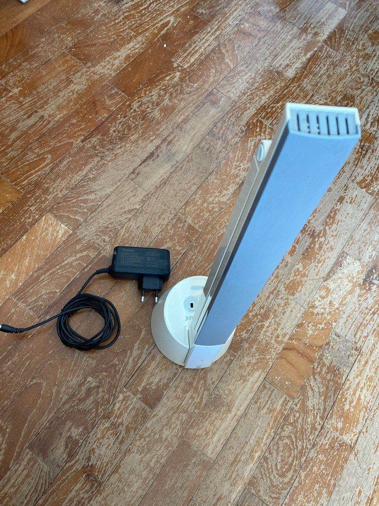 3M Finelux LED Stand, Mobile Phones & Gadgets, Other Gadgets on Carousell