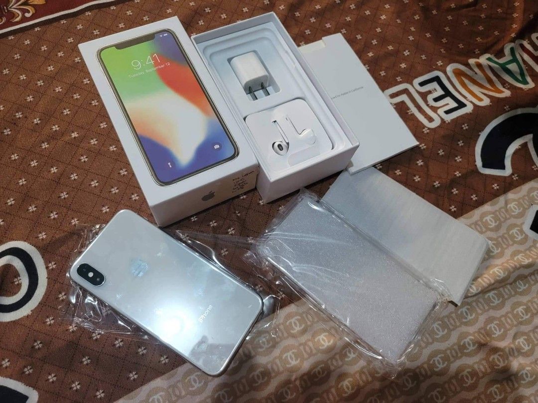 Apple iPhone X 64GB Factory Unlocked Complete set box accesories and ...