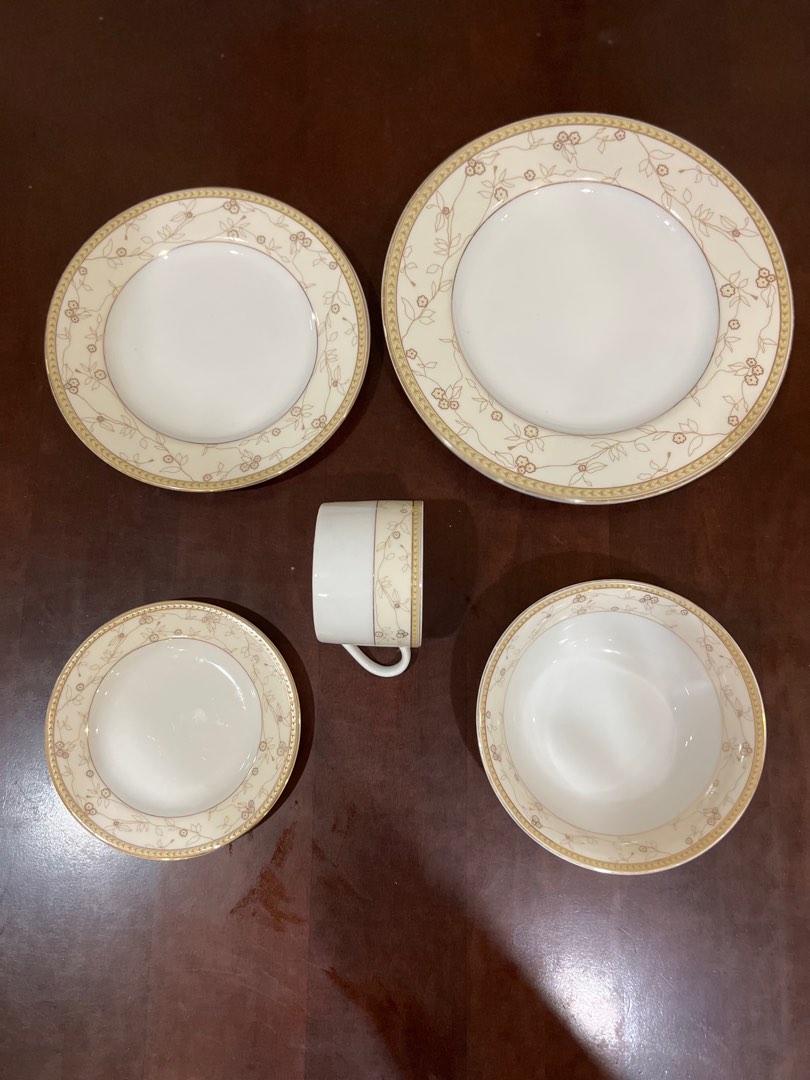 24 Pieces Beautiful Porcelain Dinnerware set, Furniture & Home Living ...