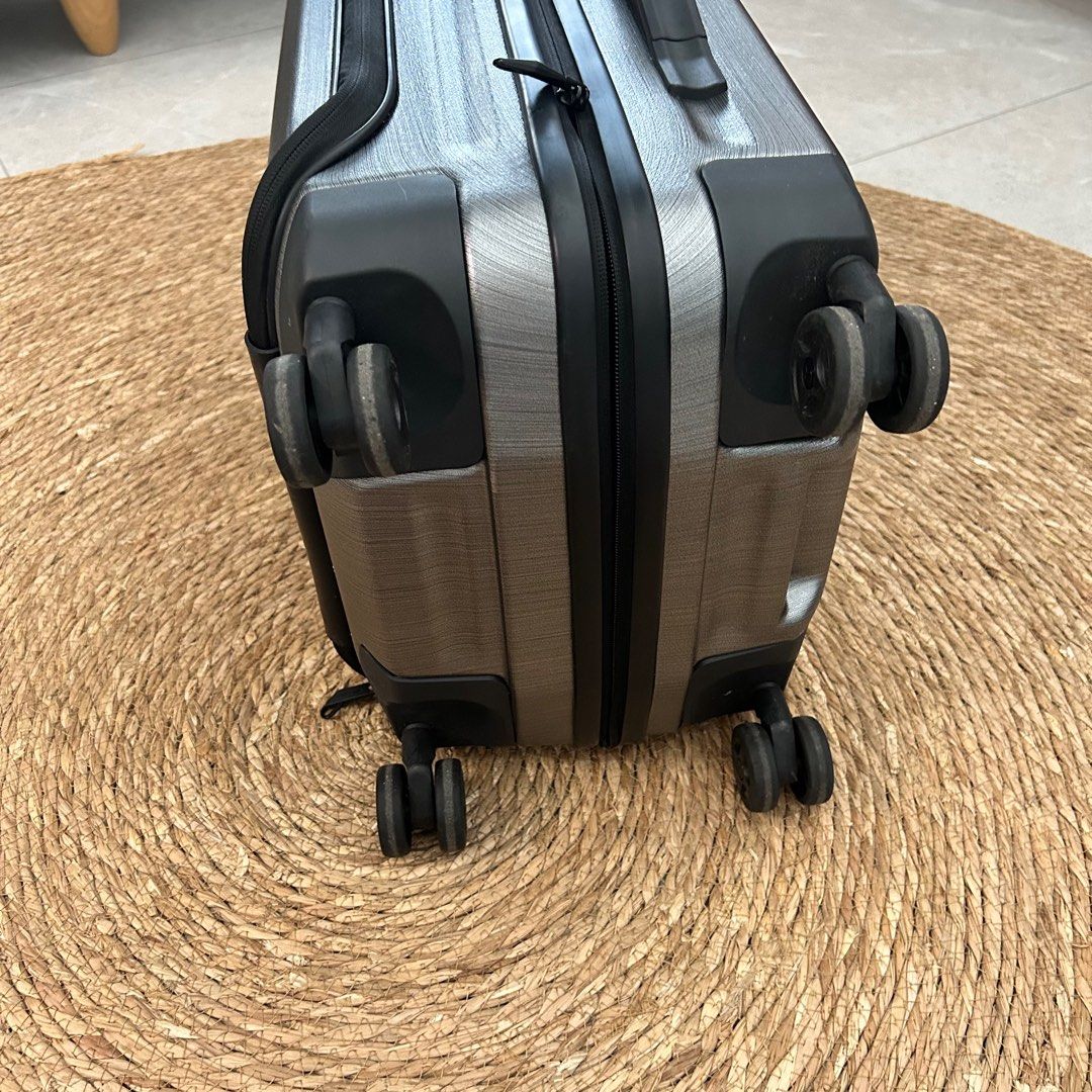 Samsonite inova spin 20, Hobbies & Toys, Travel, Luggage on Carousell