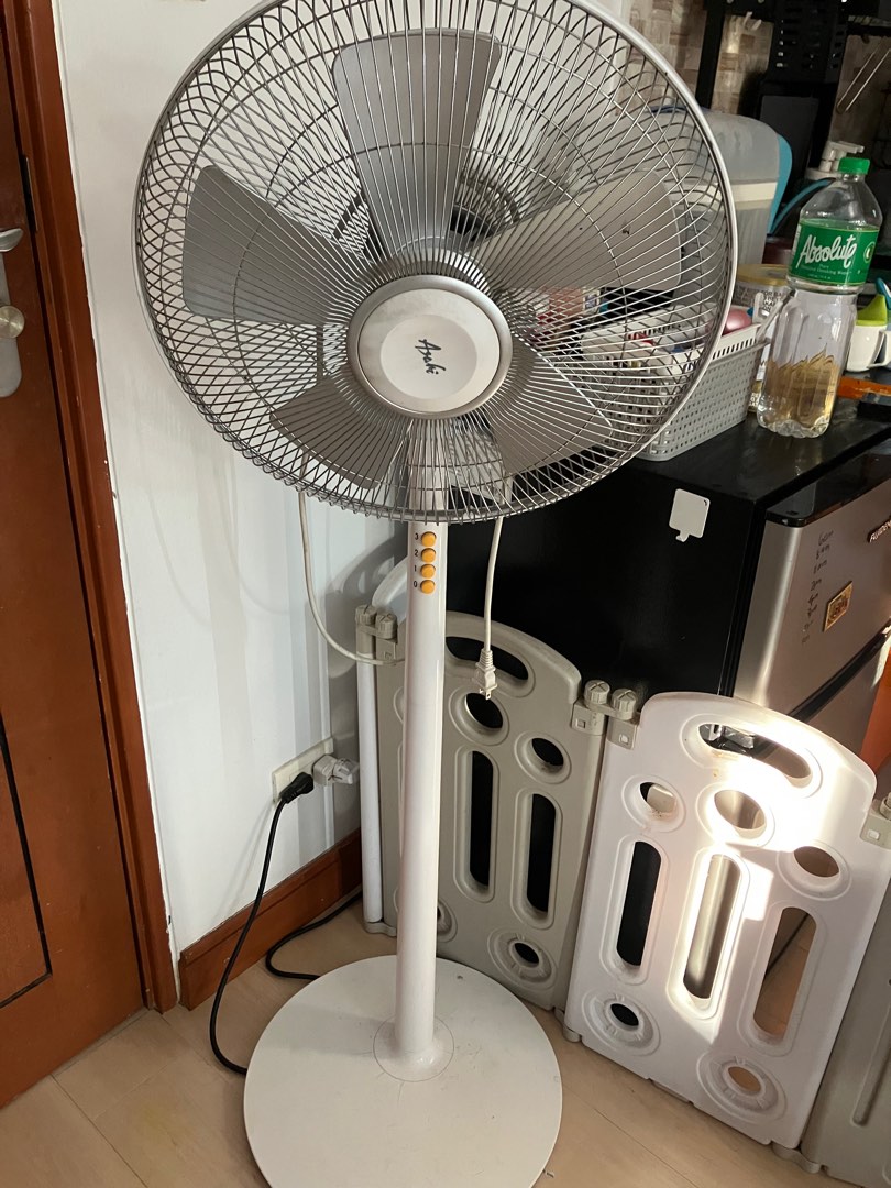 Defective electric fan, Furniture & Home Living, Lighting & Fans, Fans ...