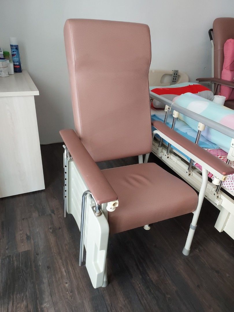 Geriatric chair with wheels, Health & Nutrition, Assistive ...