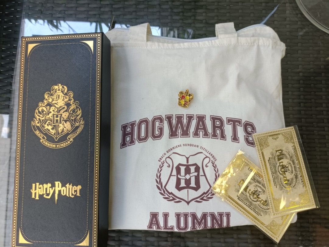 Harry Potter Hogwarts gift set, Hobbies & Toys, Memorabilia ...