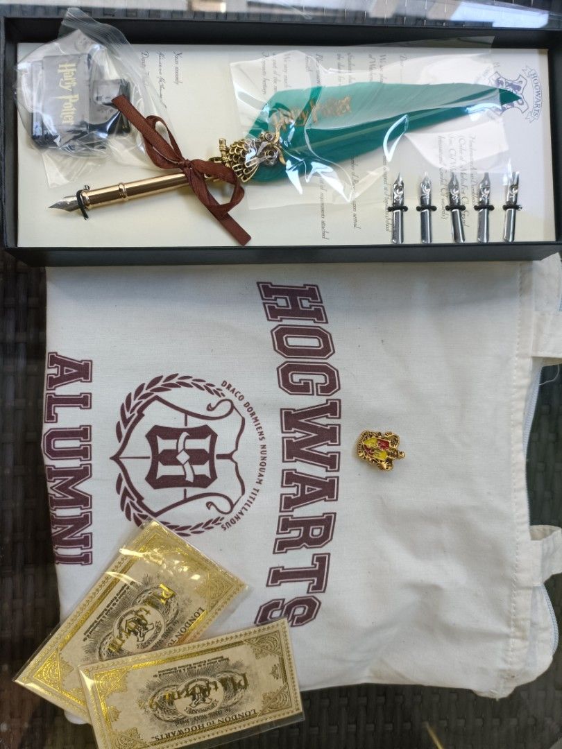 Harry Potter Hogwarts gift set, Hobbies & Toys, Memorabilia ...