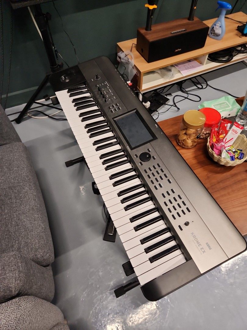 Korg Krome EX Music Workstation 61 keys, Hobbies & Toys, Music & Media ...