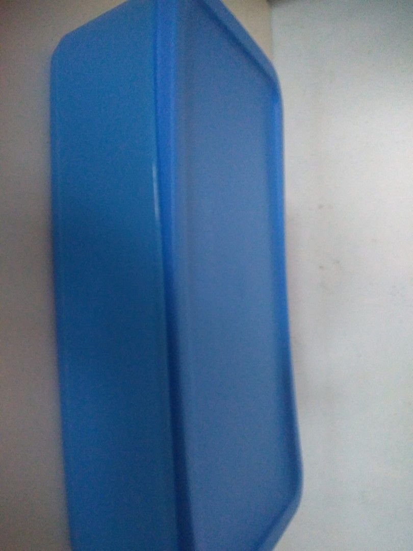 Kotak makan panjang biru tupperware, Kitchen & Appliances di Carousell