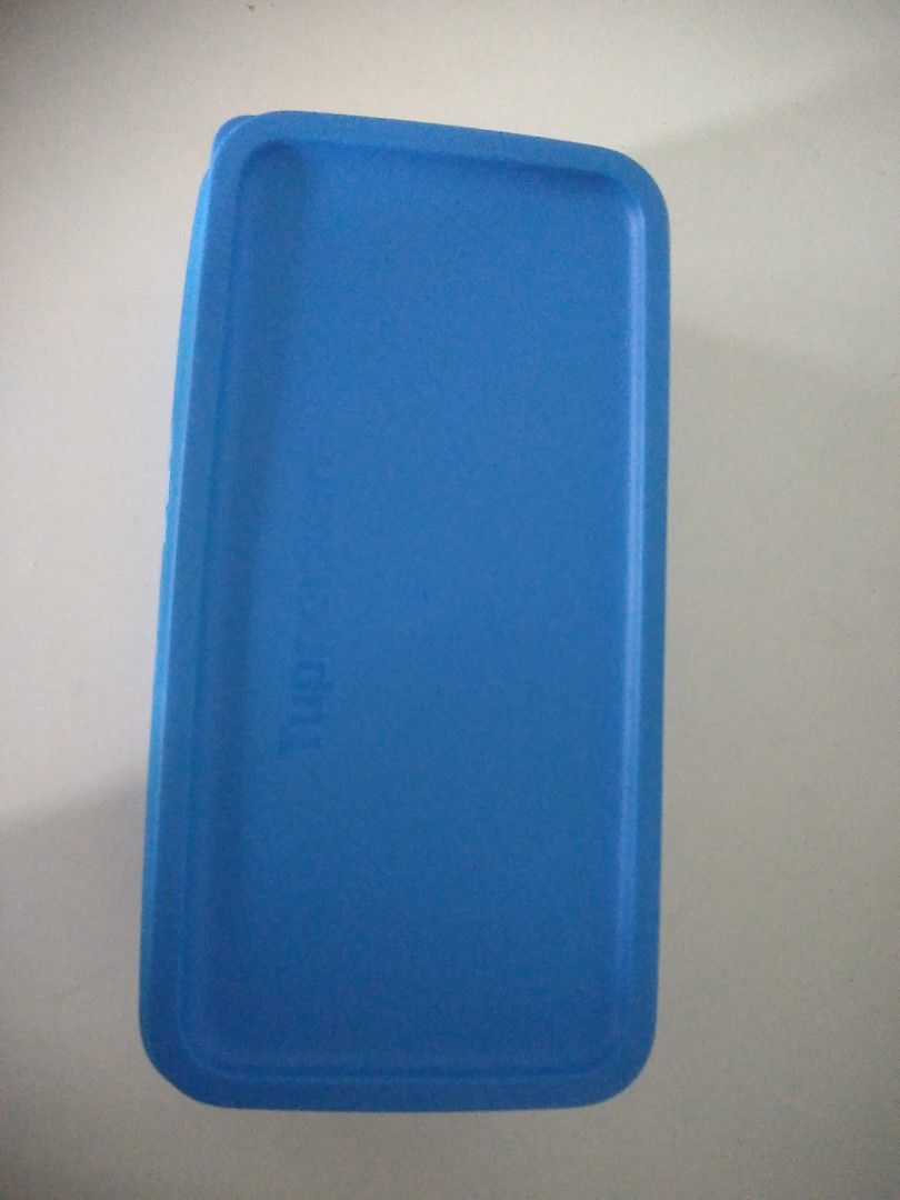 Kotak makan panjang biru tupperware, Kitchen & Appliances di Carousell