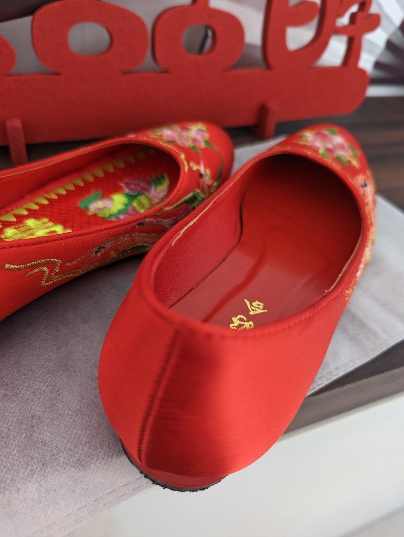 Kua Chinese Wedding Shoes, Women's Fashion, Footwear, Heels on Carousell