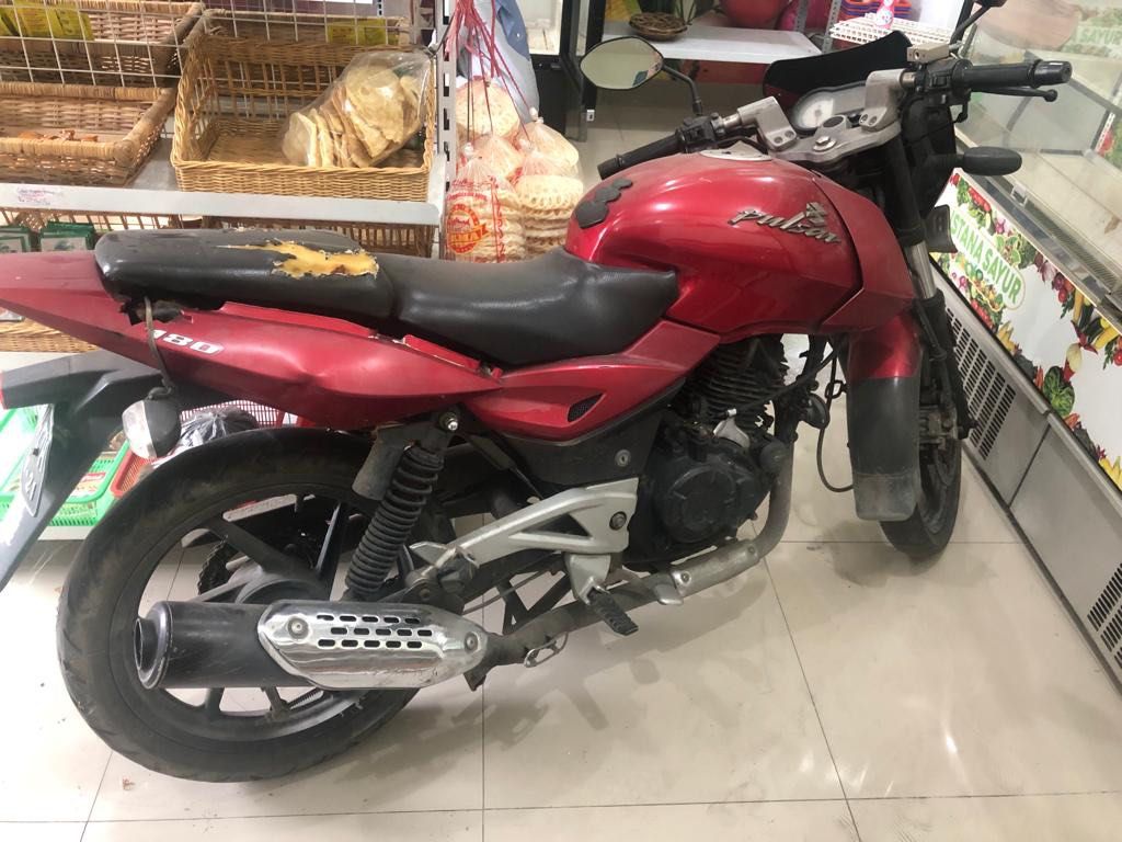 Motor pulsar merah, Motor di Carousell