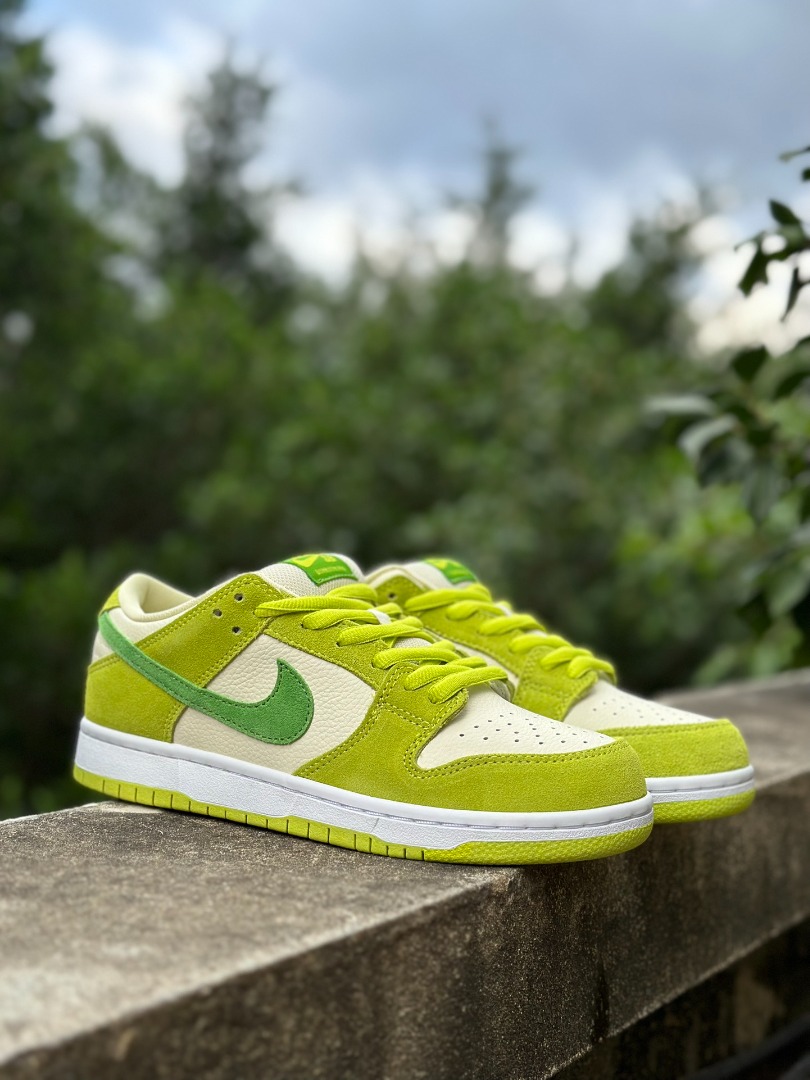 Nike SB Dunk Low Green Apple, Women's Fashion, Footwear, Sneakers on ...