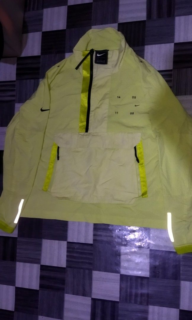 Nike Sportswear Tech Peak Fluorescent green, Men's Fashion, Coats ...
