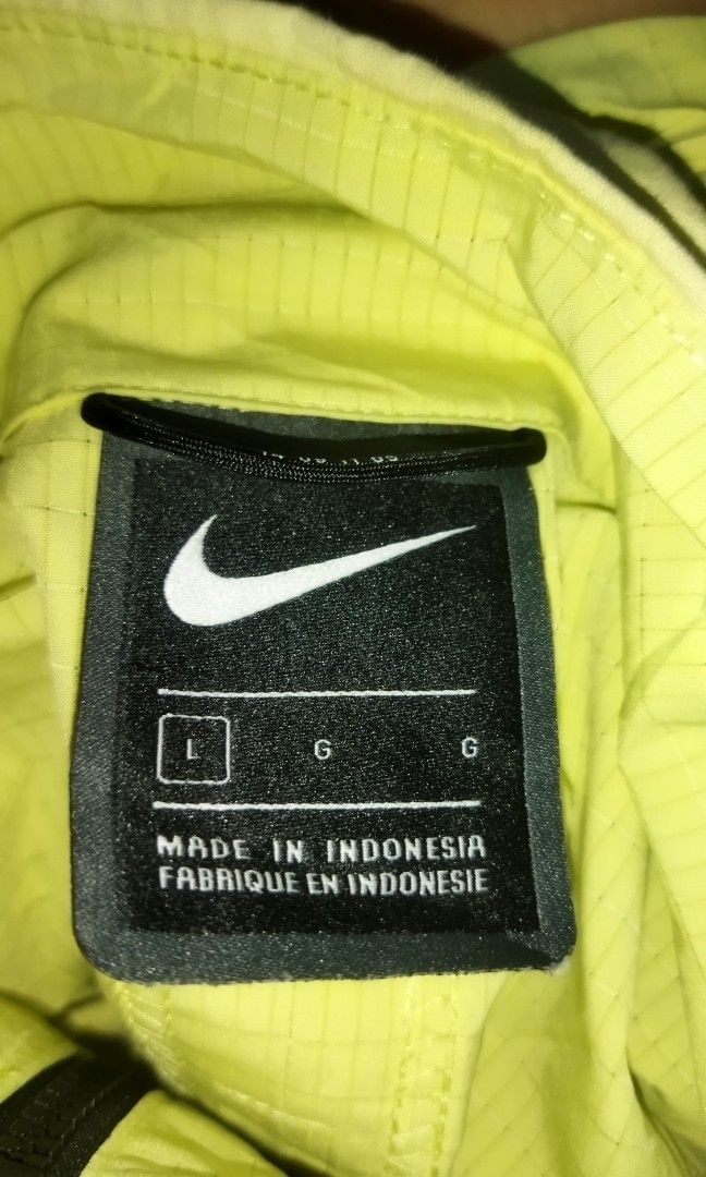 Nike Sportswear Tech Peak Fluorescent green, Men's Fashion, Coats ...