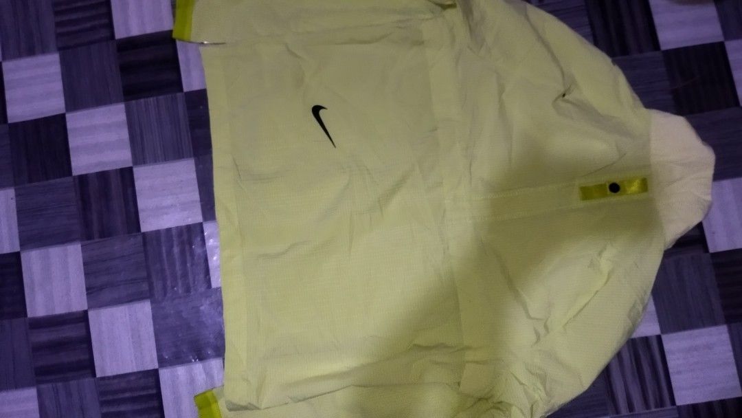 Nike Sportswear Tech Peak Fluorescent green, Men's Fashion, Coats ...